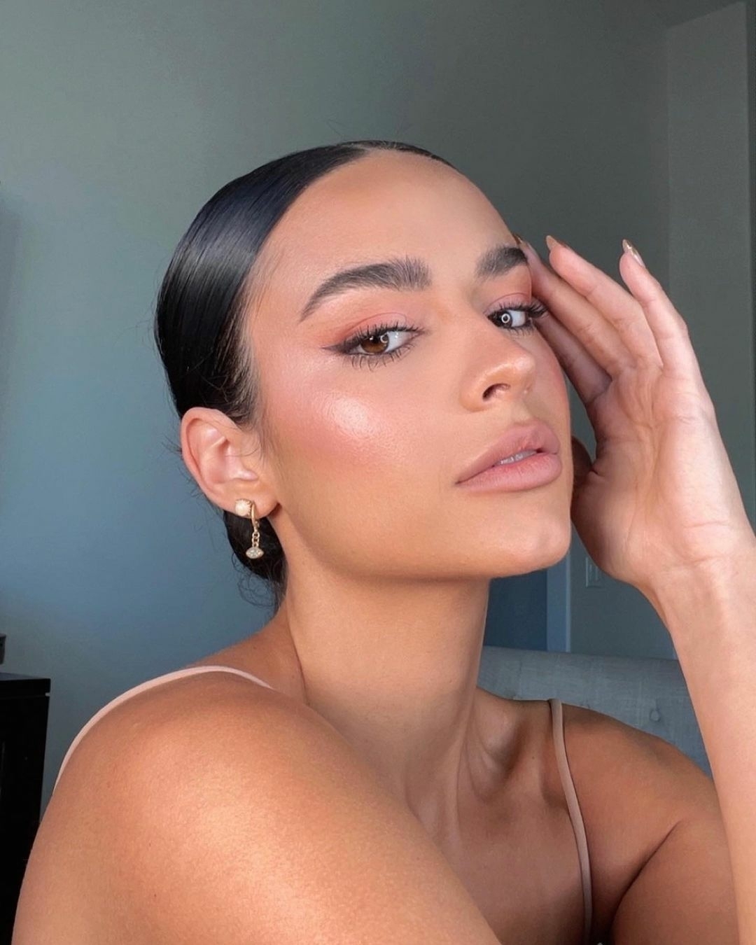 Danielle Estrada | makeup artist | THE WED